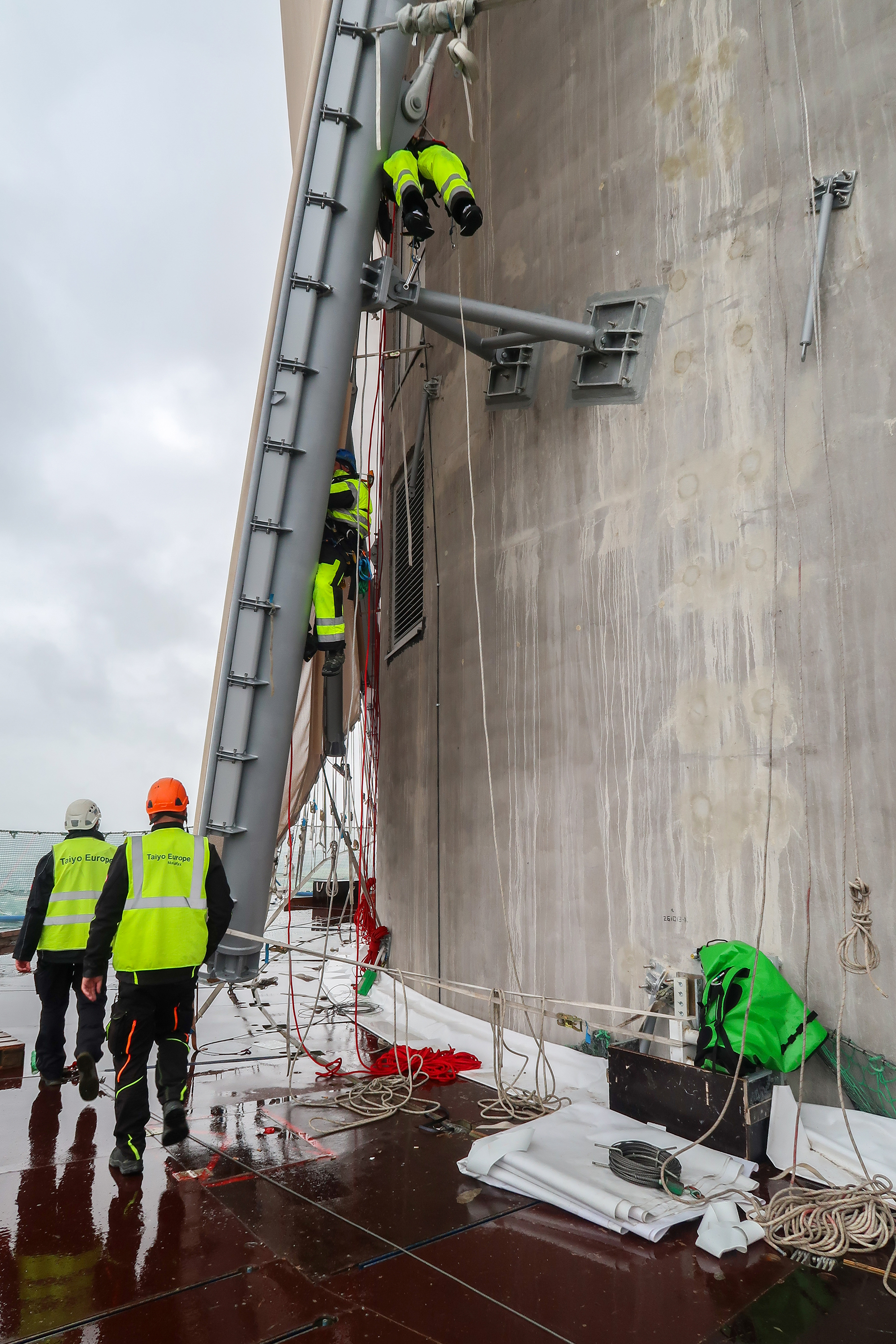 fischer Schwerlastdübel im Aufzugstest-Turm von thyssenkrupp in ...