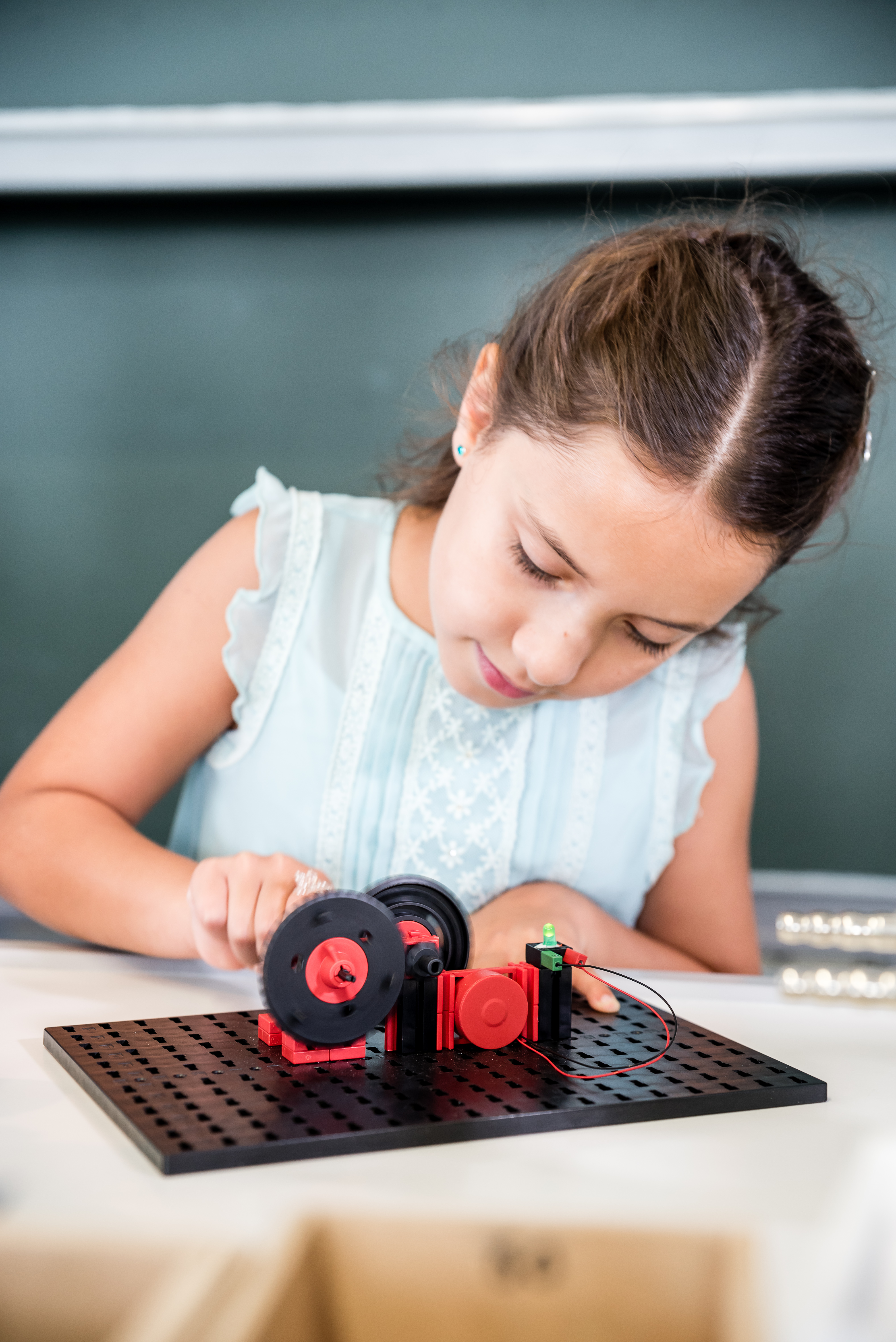 fischertechnik präsentiert neues Education Angebot und bietet Workshops für Lehrkräfte auf der ...